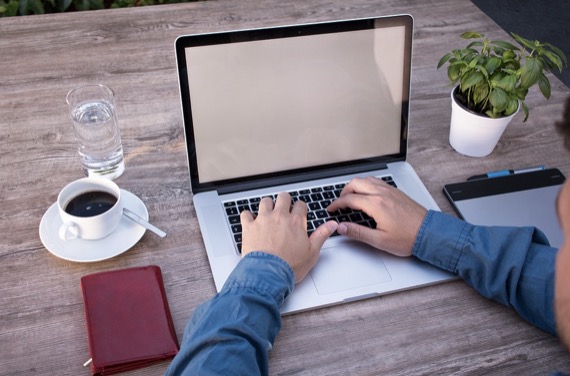 Quelle est la différence entre un écran mat et brillant